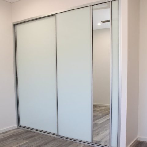 Built In Robe Sliding Doors with Concealed Mirror Sliding Panel